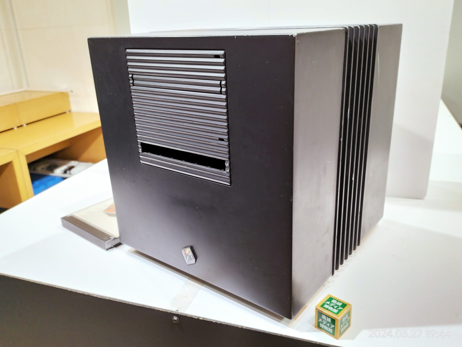 1989/平成1/NEXT/NeXTcube/NEXTSTEP/ネクスト/ネクストキューブ/当時6500ドル/ : Extinct Media ...