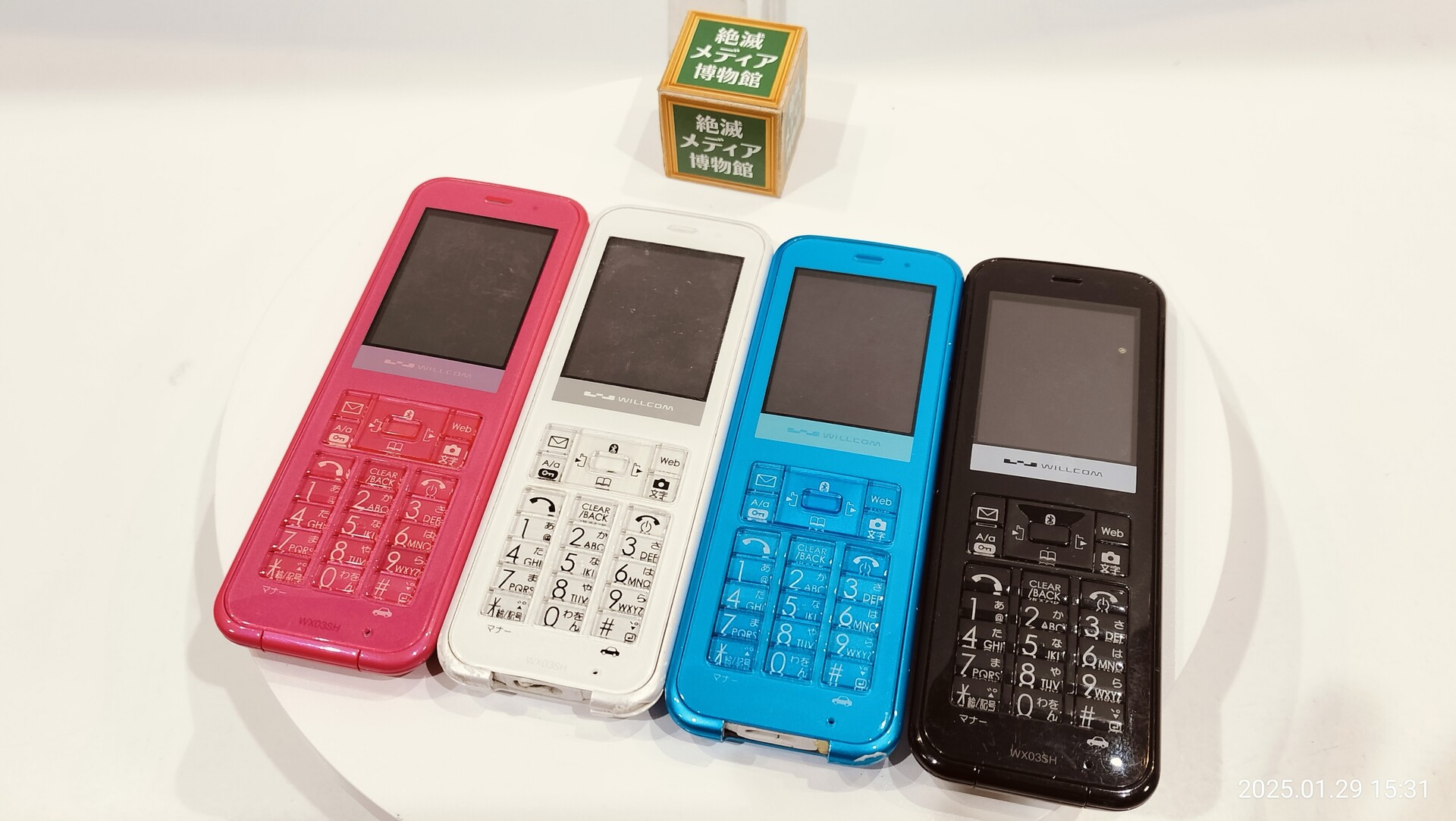 2013/平成25/SHARP/WILLCOM/PANTONE WX03SH/PHS/防水防塵/ストレート/ビビットピンク/ブルー/ホワイト/ブラック/ : Extinct Media ...