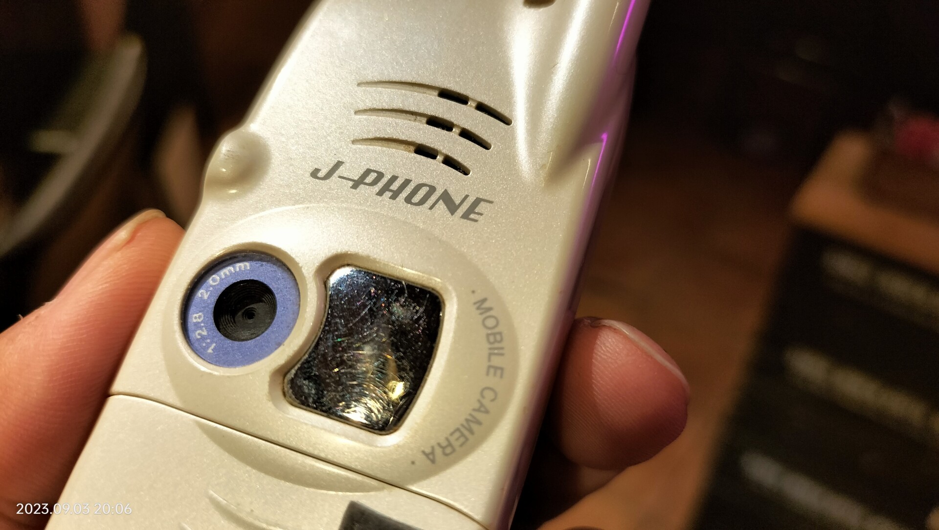 2000/平成12/SHARP/J-SH04/初代写メール/256色カラー液晶/グレイスホワイト/ : Extinct Media Museum | 絶滅メディア博物館