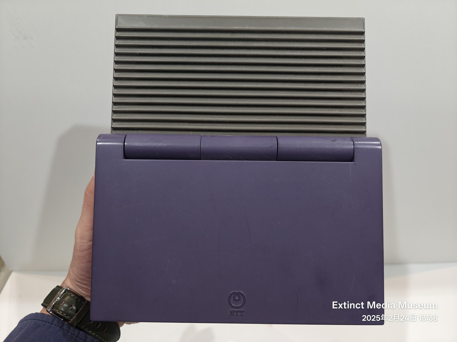 1990/平成2/NTT/ANGEL NOTE/エンジェルノート/番号案内情報検索装置/エットーレ・ソットサスデザイン/ : Extinct Media Museum | 絶滅メディア博物館