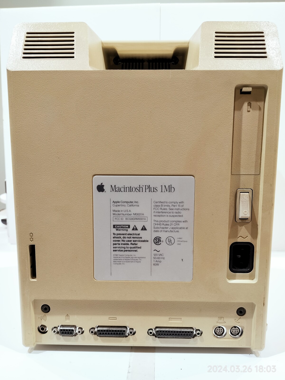 1986/平成8/Apple/Macintosh Plus/Motorola 68000 @ 7.8 MHz/1MBメモリー/初SCSIポート/9インチモノクロディスプレイ/DynaMac ...