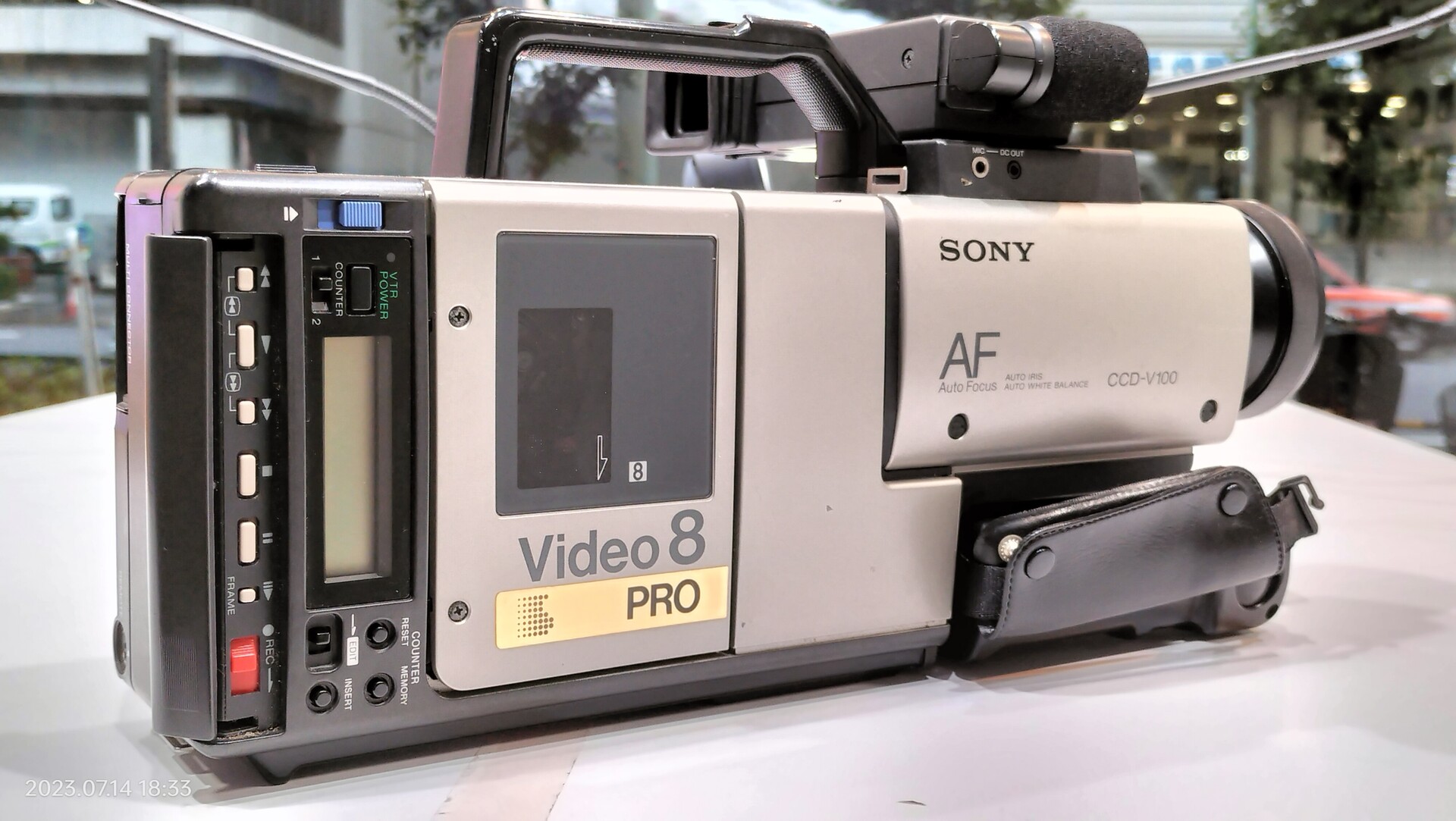 1986/昭和61/SONY/CCD-V100/Video8 PRO/6倍ズーム/ホワイトフェード/ワイプ/タイトラー/データディスプレイ ...