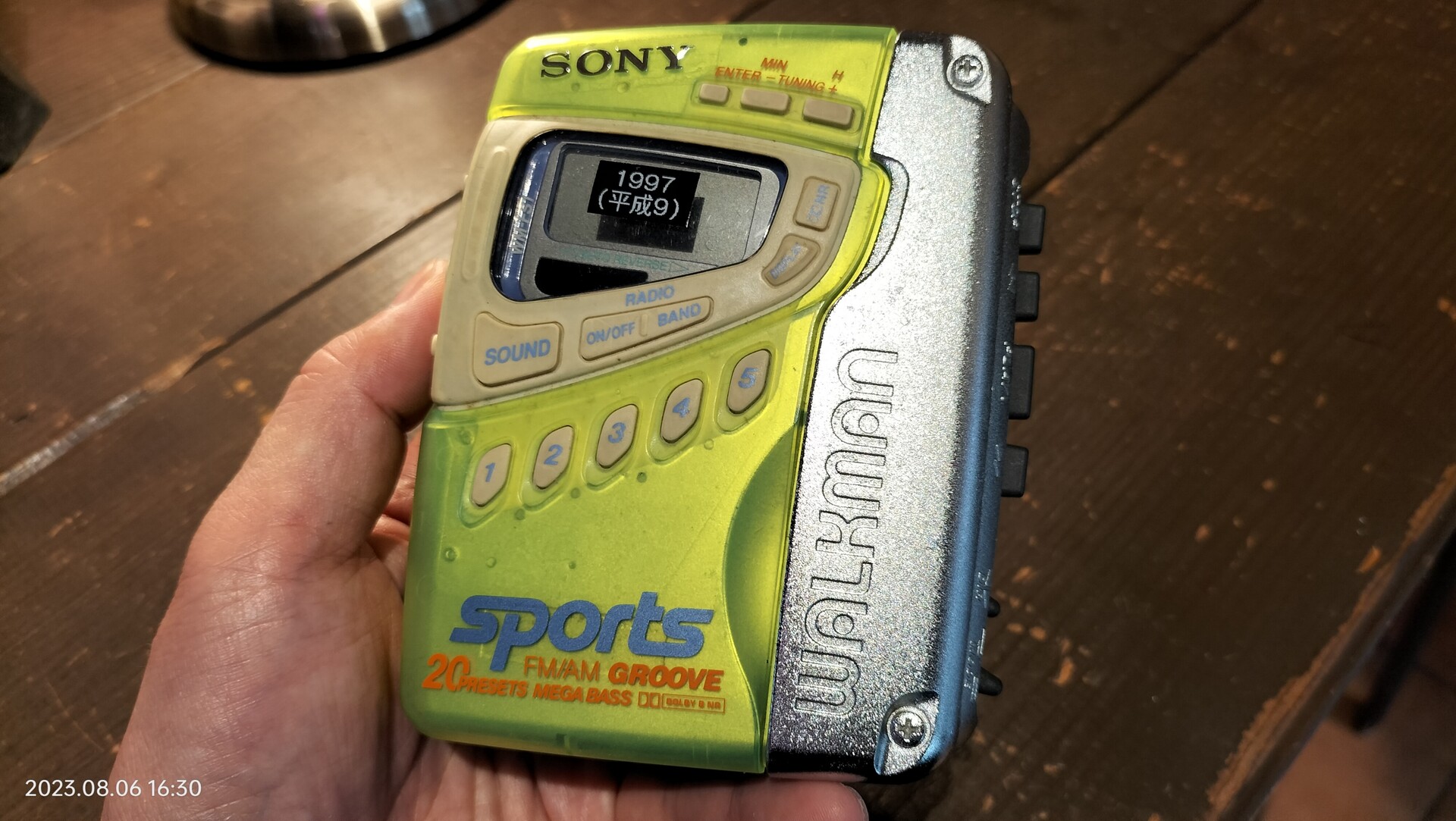 1997/平成9/SONY/WM-FS1/WALKMAN/SPORTS/GROOVE/MEGABASS/FMAM搭載/防水防塵/スケルトン ...