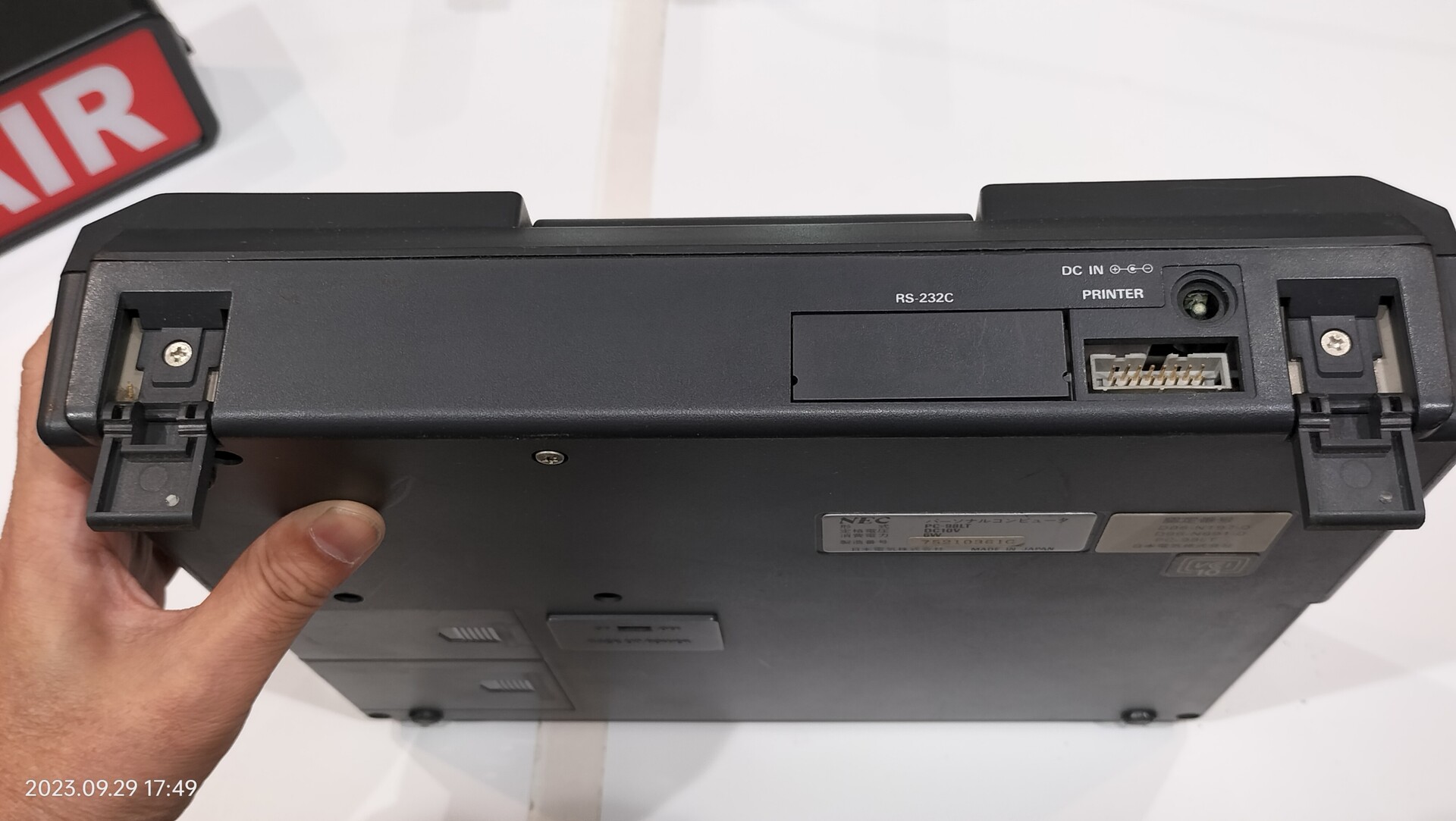 1986/昭和61/NEC/PC-98LT/NEC初のラップトップパソコン/3.5インチFDD/標準384KB/最大640KB/3.8kg ...