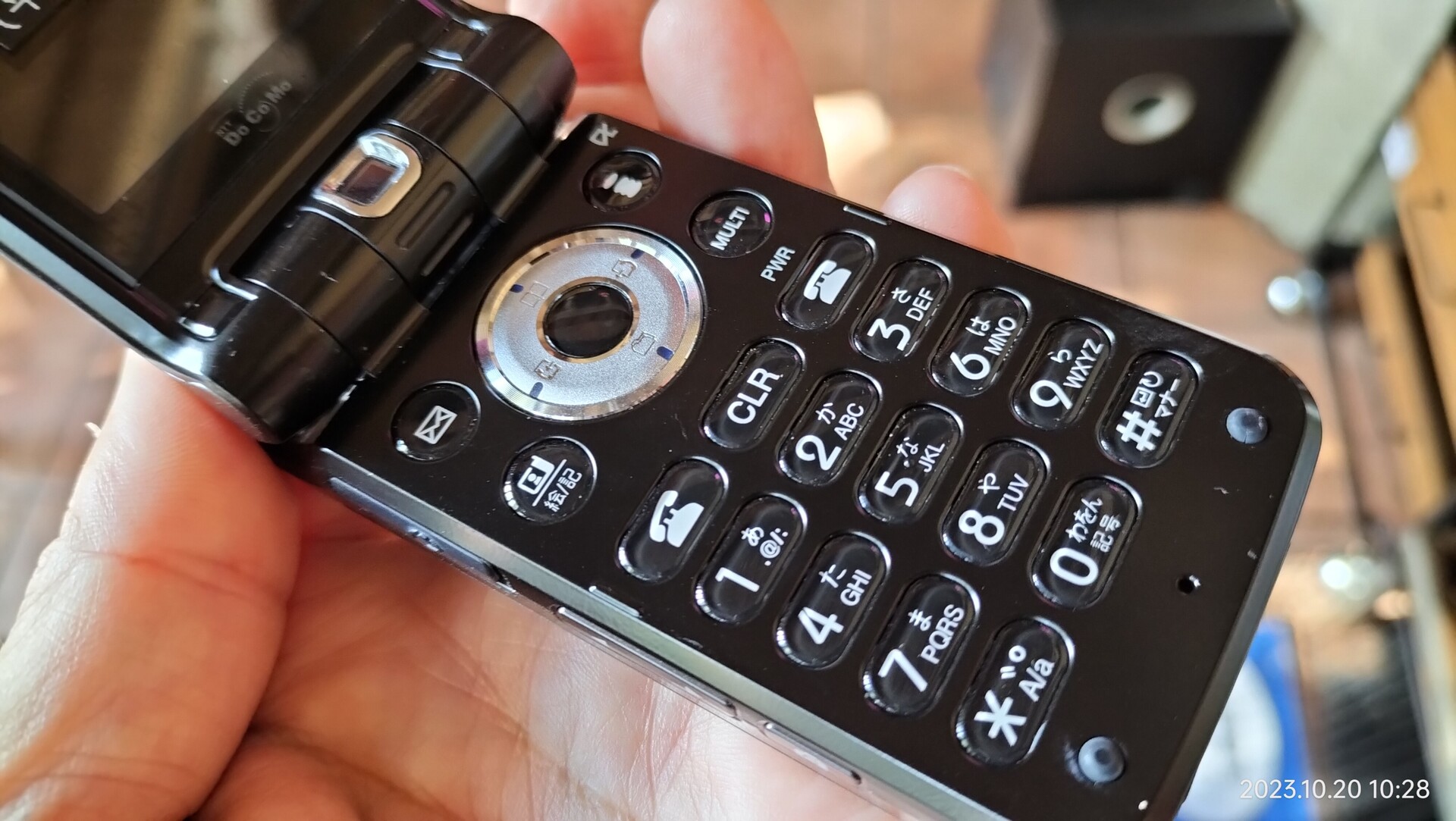 2006/平成18/LG/L600i/DoCoMo/SIMPURE L/ヒンジ回転カメラ/ : Extinct Media Museum ...