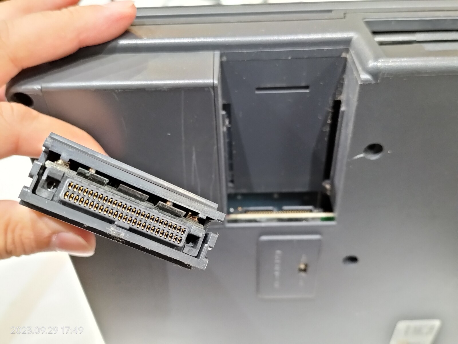 1986/昭和61/NEC/PC-98LT/NEC初のラップトップパソコン/3.5インチFDD/標準384KB/最大640KB/3.8kg ...