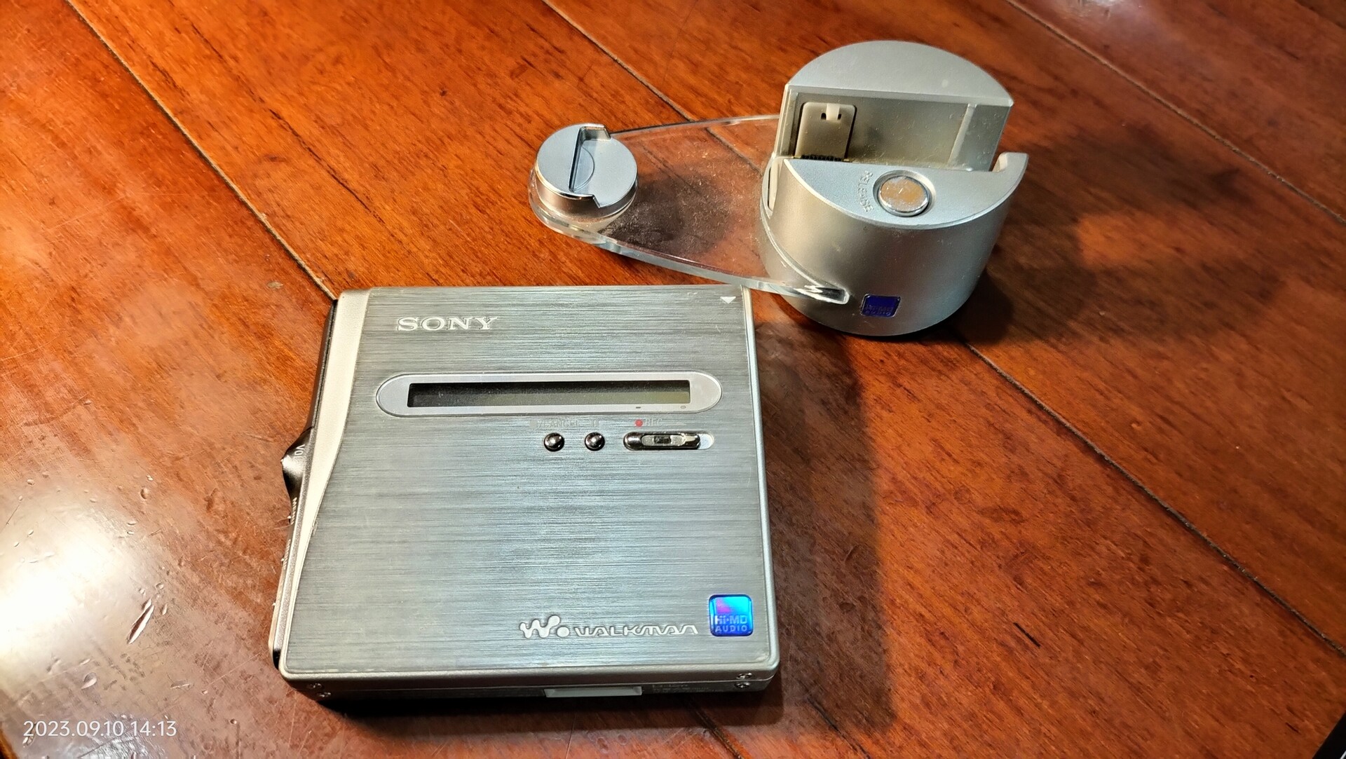 2004/平成16/SONY/MZ-NH1/Hi-MD/WALKMAN/ウォークマン/シルバー/充電スタンド/ : Extinct Media ...