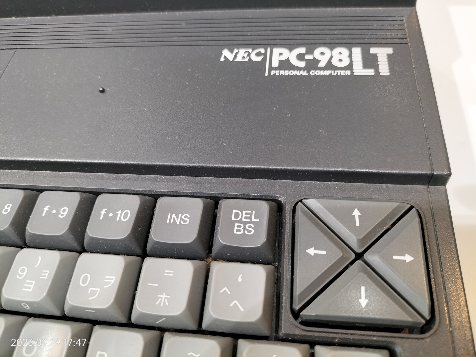 1986/昭和61/NEC/PC-98LT/NEC初のラップトップパソコン/3.5インチFDD/標準384KB/最大640KB/3.8kg ...