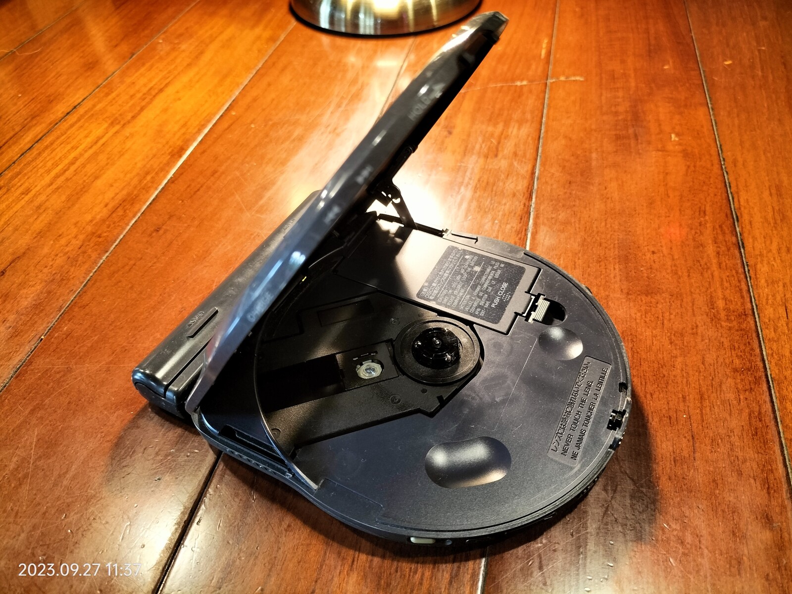 1995/平成7/SONY/D-777/Discman ESP/1vit DAC/AVLS/DBB/ガム型充電池を初採用したDiscman ...