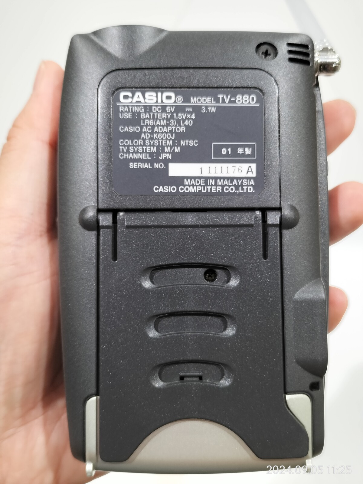 2001/平成13/CASIO/TV-880/LCD COLOR TELEVISION/単三電池5本/シルバーゴールド/ : Extinct ...