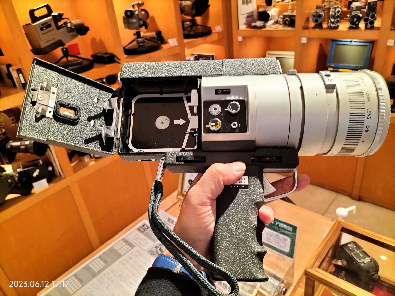 1968/昭和43/Canon/AUTO ZOOM 1218 SUPER ZOOM/12倍光学ズーム/F1.8/キヤノン8mm機として最大倍率 ...