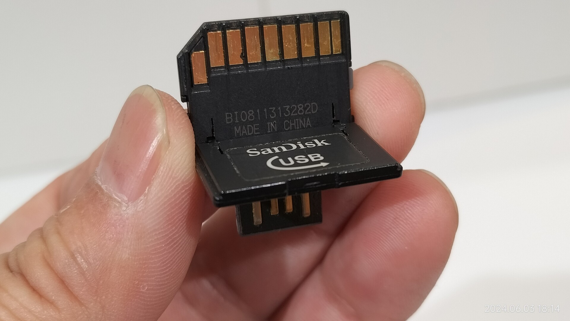 2004/平成16/SanDisk/UltraⅡ/8GB/MicroMate/USB2/Flip-open USB connector/二つ ...