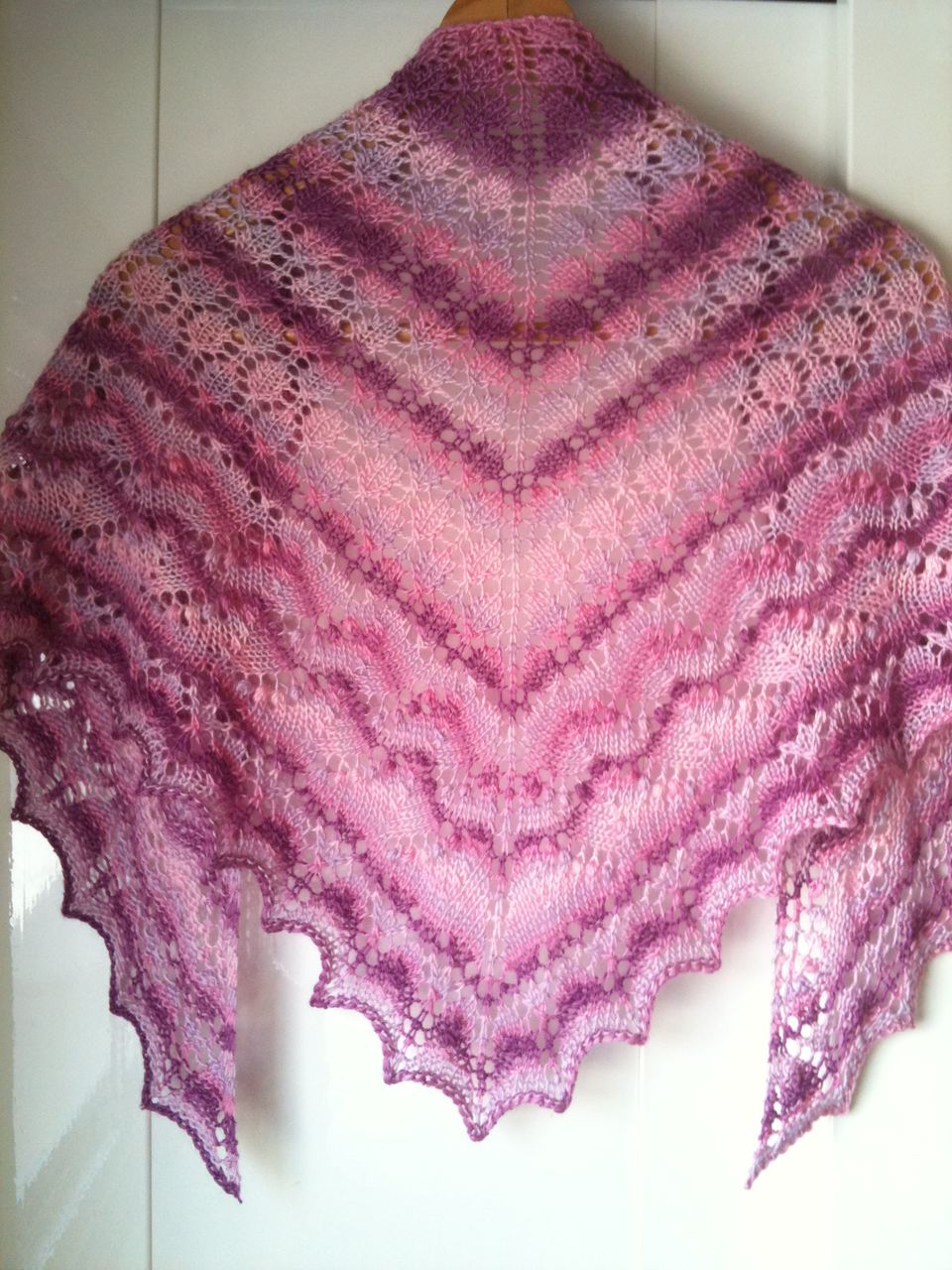 「Swallowtail Lace Shawl」完成！！ : あみねこBlog