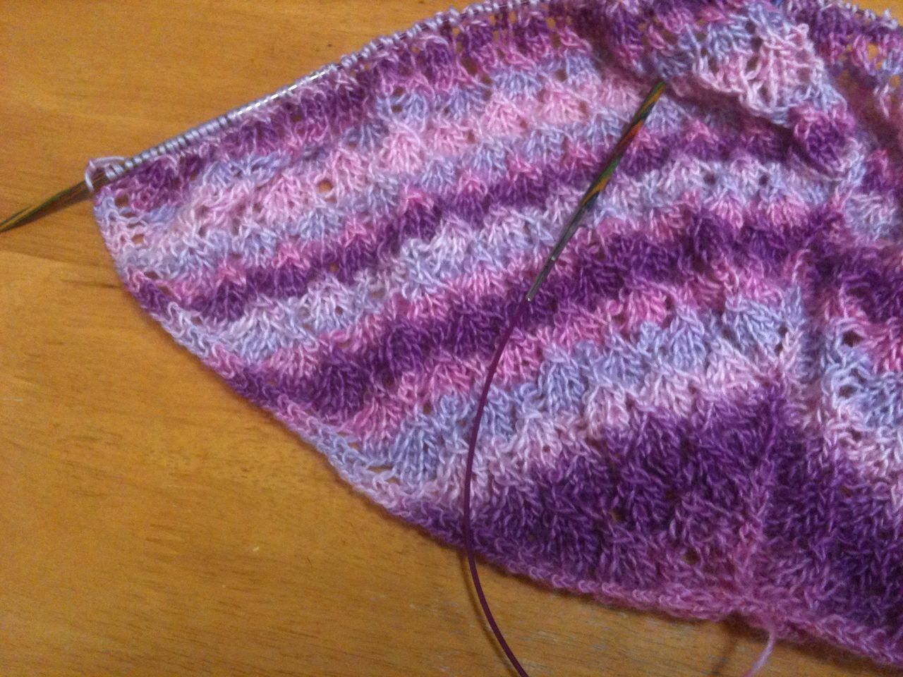 「Swallowtail Lace Shawl」途中経過、ライフラインを入れてみる。 : あみねこBlog