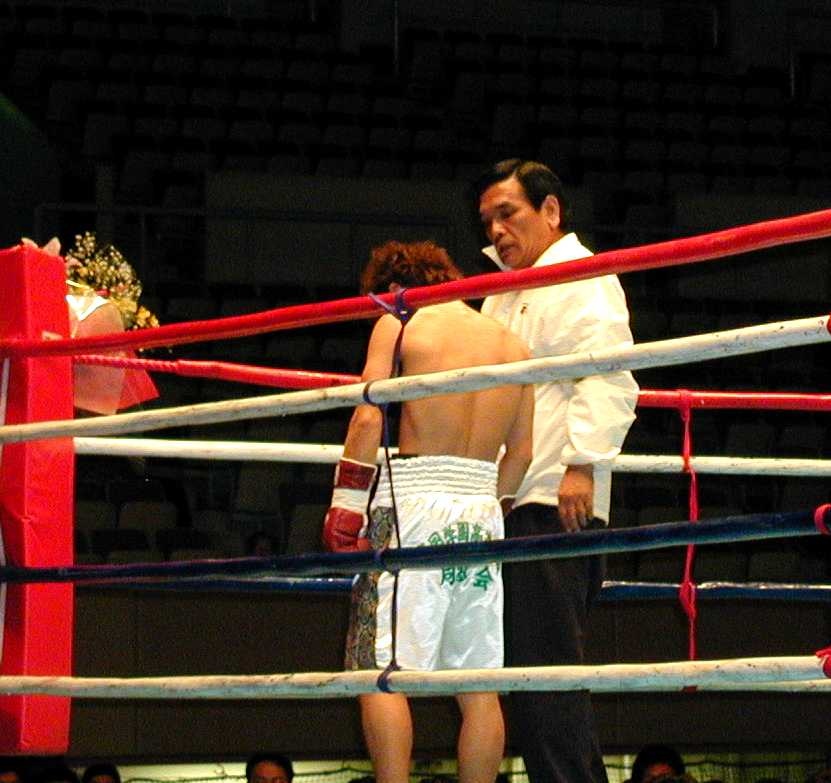 BOXER MATSUMOTO HIROSHI:VS パランチャン・ウォラピン（タイ） 4R 1分26秒KO勝ち（18戦13勝5KO2敗3分け）