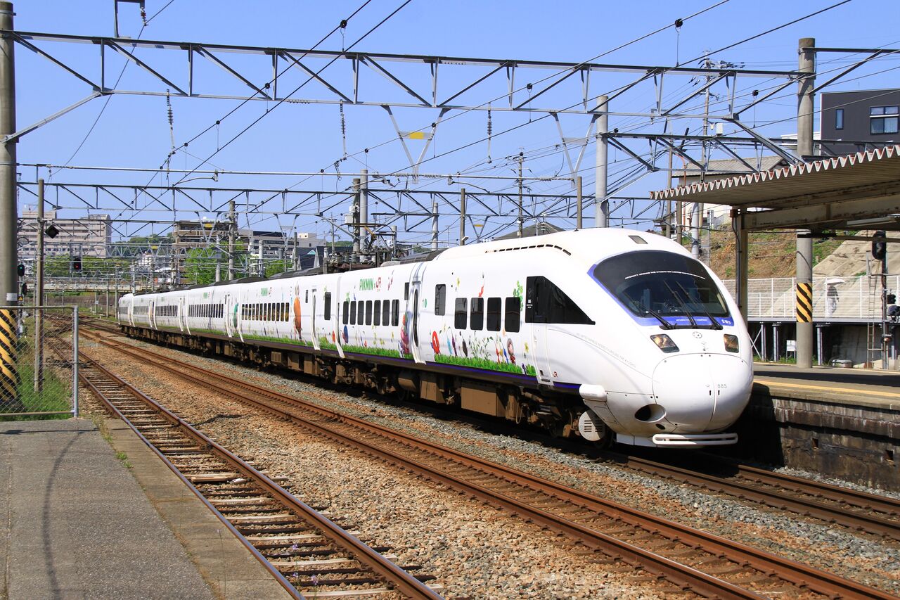 【No.4666】PIKMIN×JR九州 885系 : トライランダーの蔵出し写真館 ～今日の一枚～