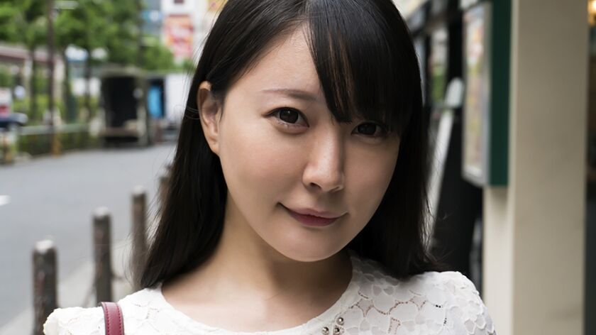 セレブで天然で専業主婦で子供なしの奥様はなぜかパイパンで爆乳！おまけに夜な夜なひとり酒！こんなふしだらな人妻は中出しでお仕置きですね 2087