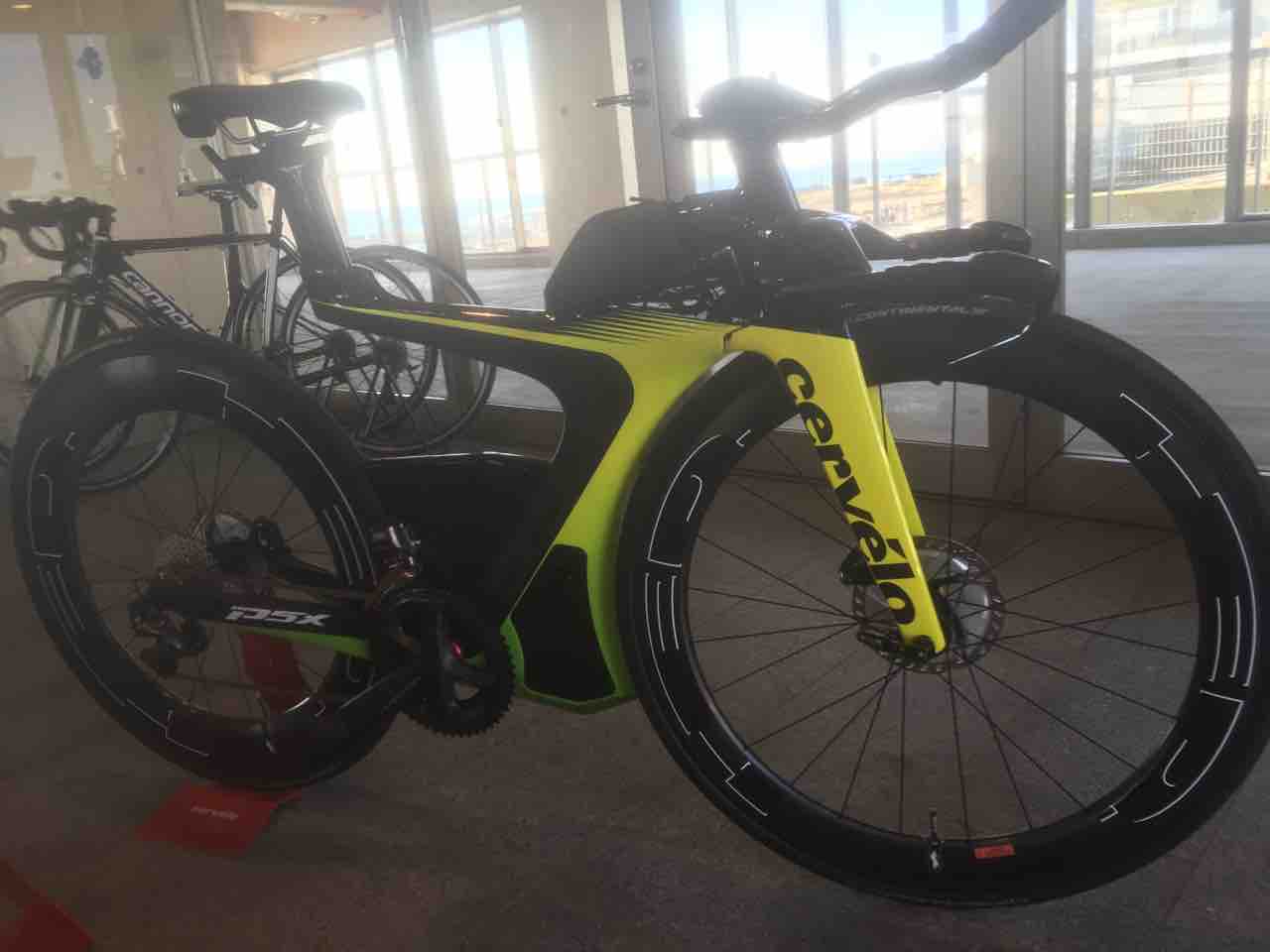 自転車 : 右手の処女と左手の淑女