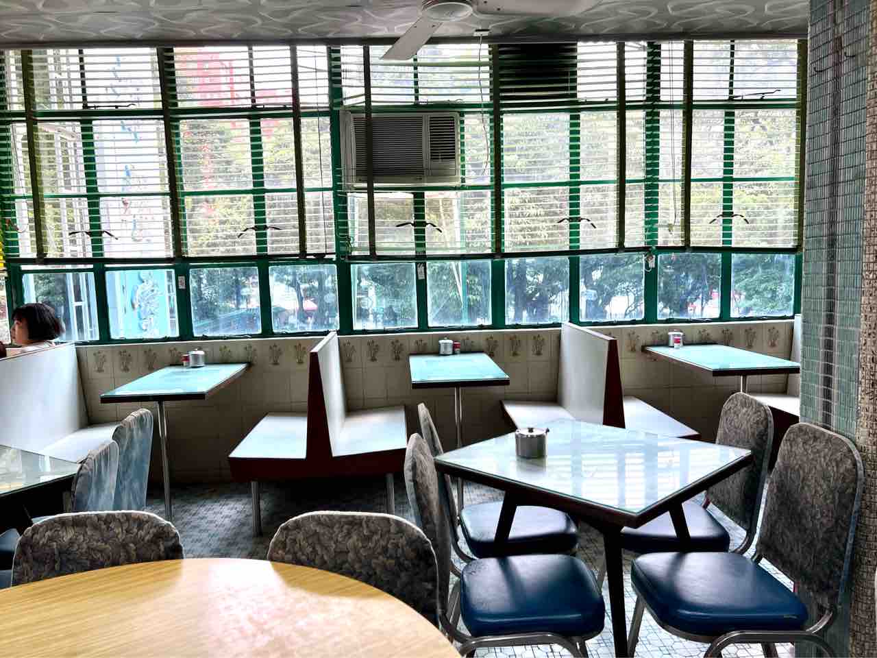 美都餐室（Mido Cafe）で香港レトロを満喫 - 2023.10 香港一人旅 vol.3 : つぎの角をまがったら