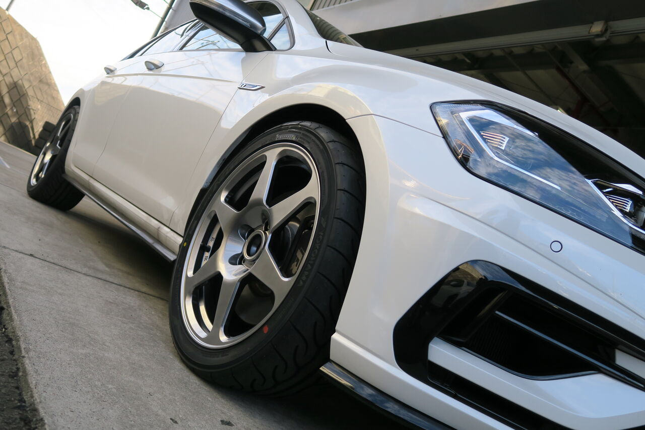 イシカワエンジニアリング スタッフブログ:VW GOLF7.5 R × NEUSPEED RSe06 18x8.5+45 Hyper Black