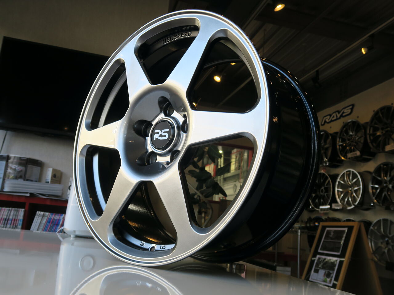 イシカワエンジニアリング スタッフブログ:NEUSPEED RSe06 Light Weight Wheel 18inch 初入荷!!