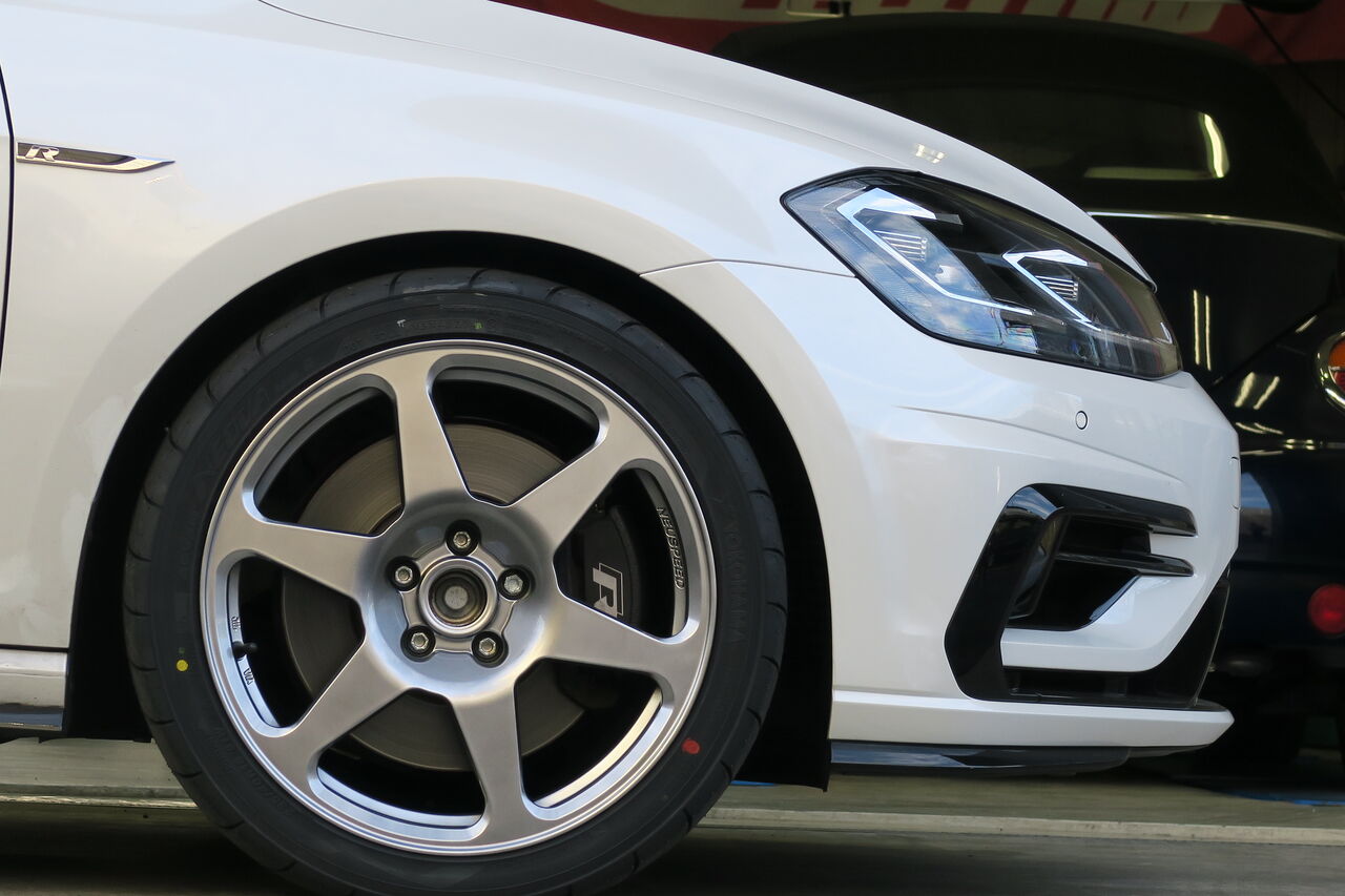 イシカワエンジニアリング スタッフブログ:VW GOLF7.5 R × NEUSPEED RSe06 18x8.5+45 Hyper Black