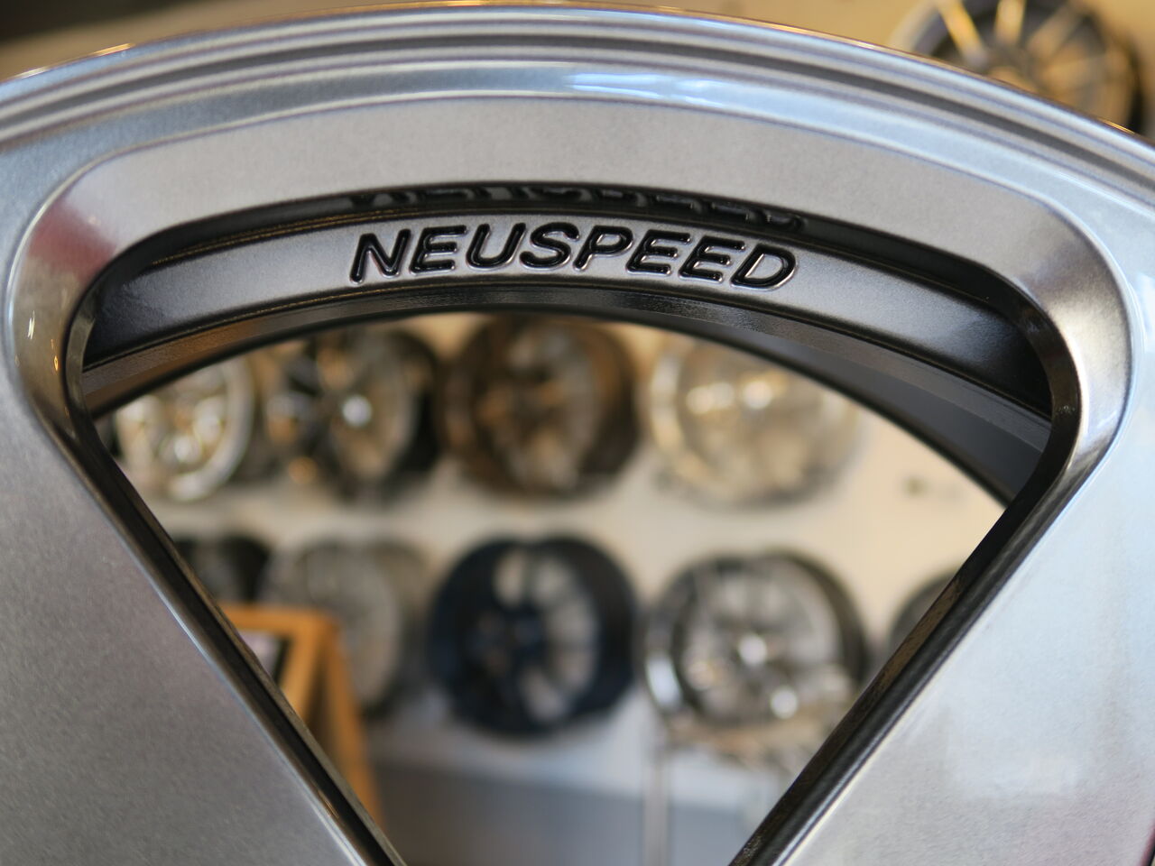 イシカワエンジニアリング スタッフブログ:NEUSPEED RSe06 Light Weight Wheel 18inch 初入荷!!