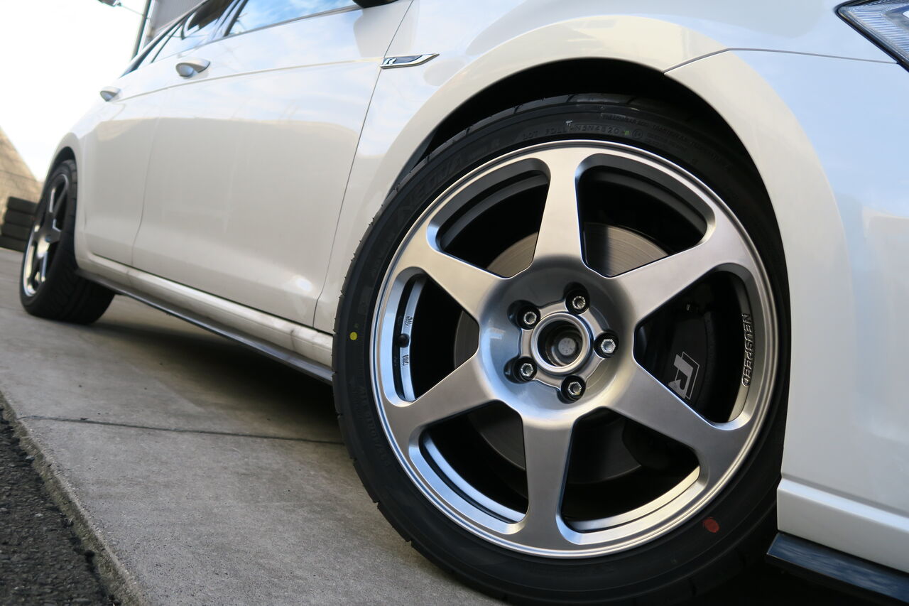 イシカワエンジニアリング スタッフブログ:VW GOLF7.5 R × NEUSPEED RSe06 18x8.5+45 Hyper Black