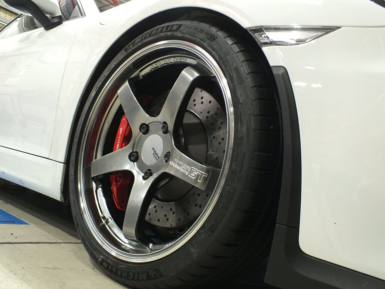 イシカワエンジニアリング スタッフブログ:Porsche Cayman GT4 × YOKOHAMA ADVAN GT + MICHELIN PS4S