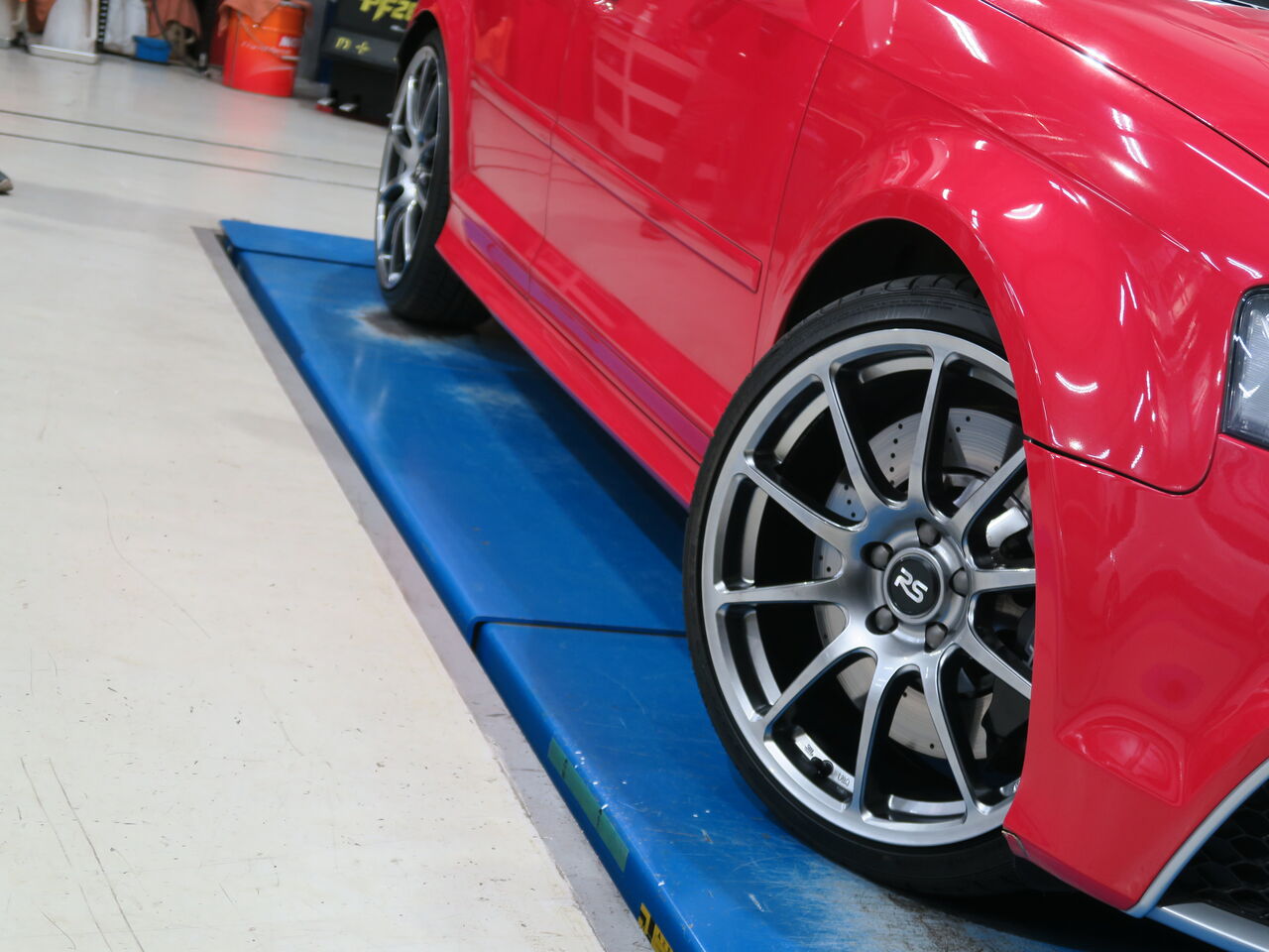 イシカワエンジニアリング スタッフブログ:AUDI RS3(8P) × NEUSPEED RSe102 19×8.0 +45 + IRDIUM ...