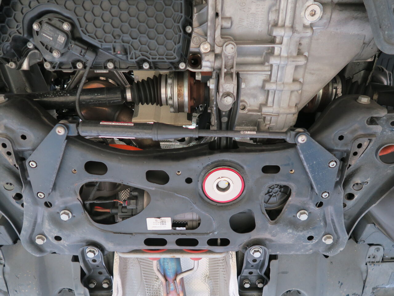 イシカワエンジニアリング スタッフブログ: VW GOLF7 GTI × NEUSPEED Engine Torque Arm Insert