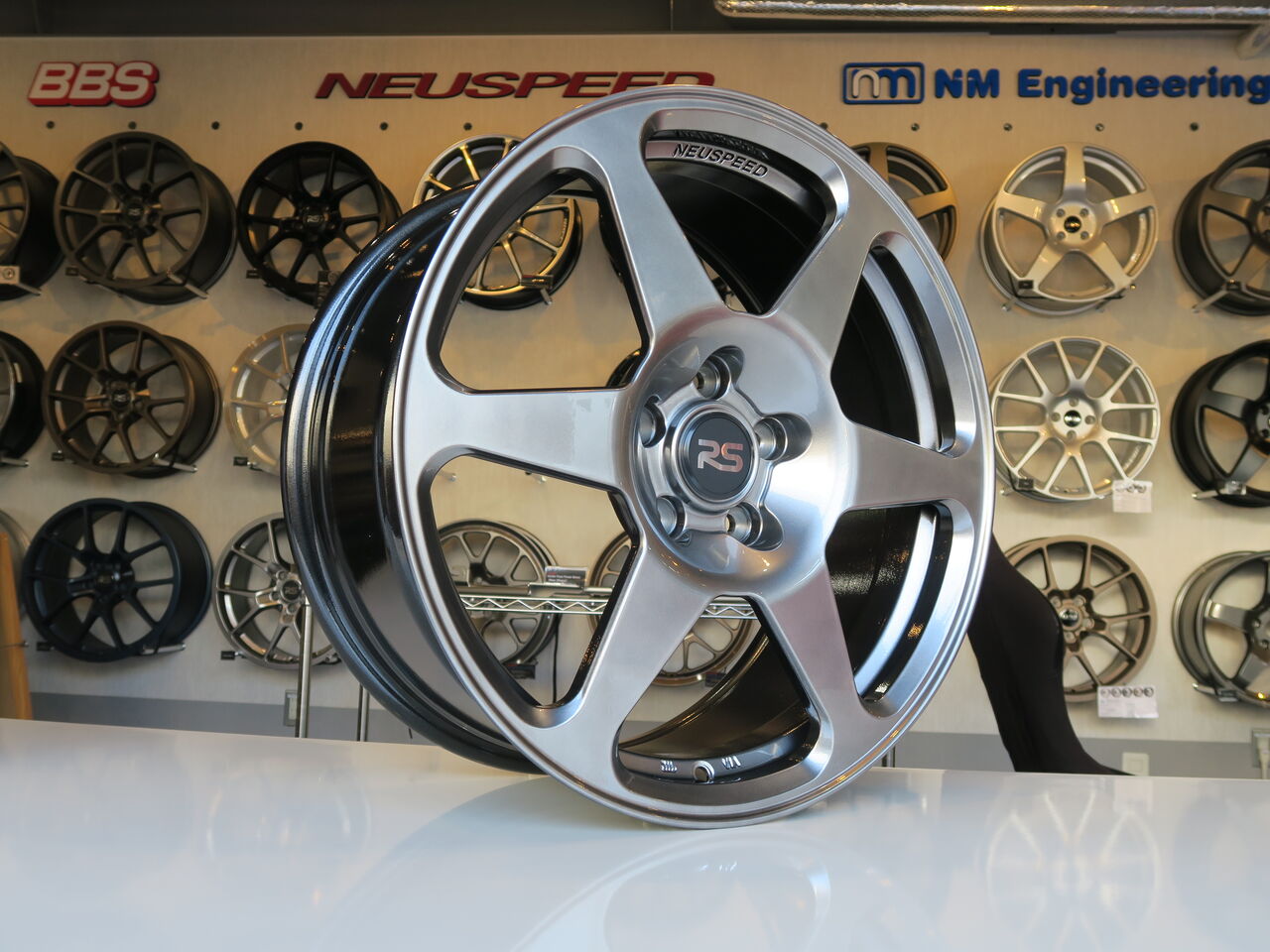イシカワエンジニアリング スタッフブログ:NEUSPEED RSe06 Light Weight Wheel 18inch 初入荷!!