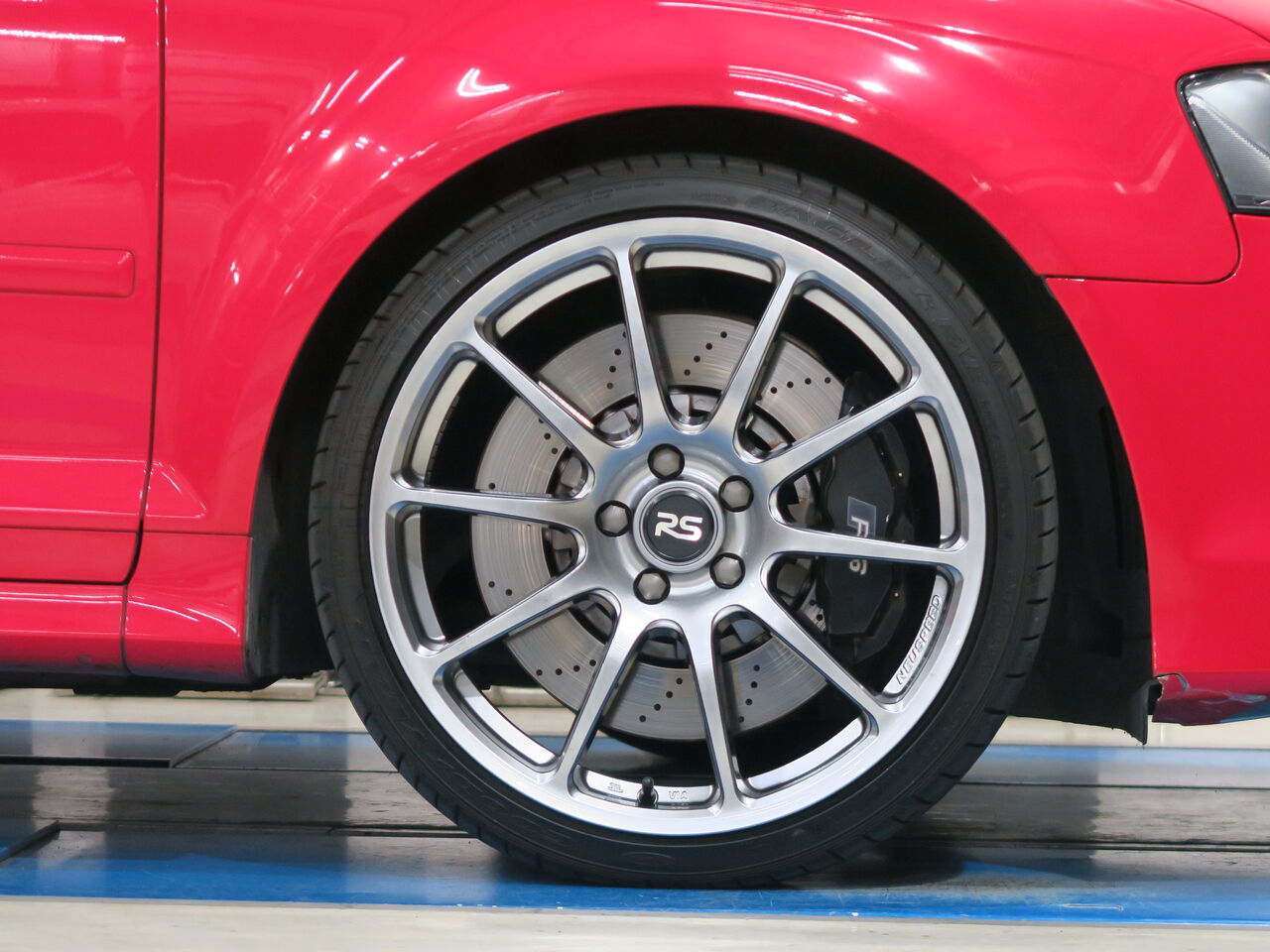 イシカワエンジニアリング スタッフブログ:AUDI RS3(8P) × NEUSPEED RSe102 19×8.0 +45 + IRDIUM ...