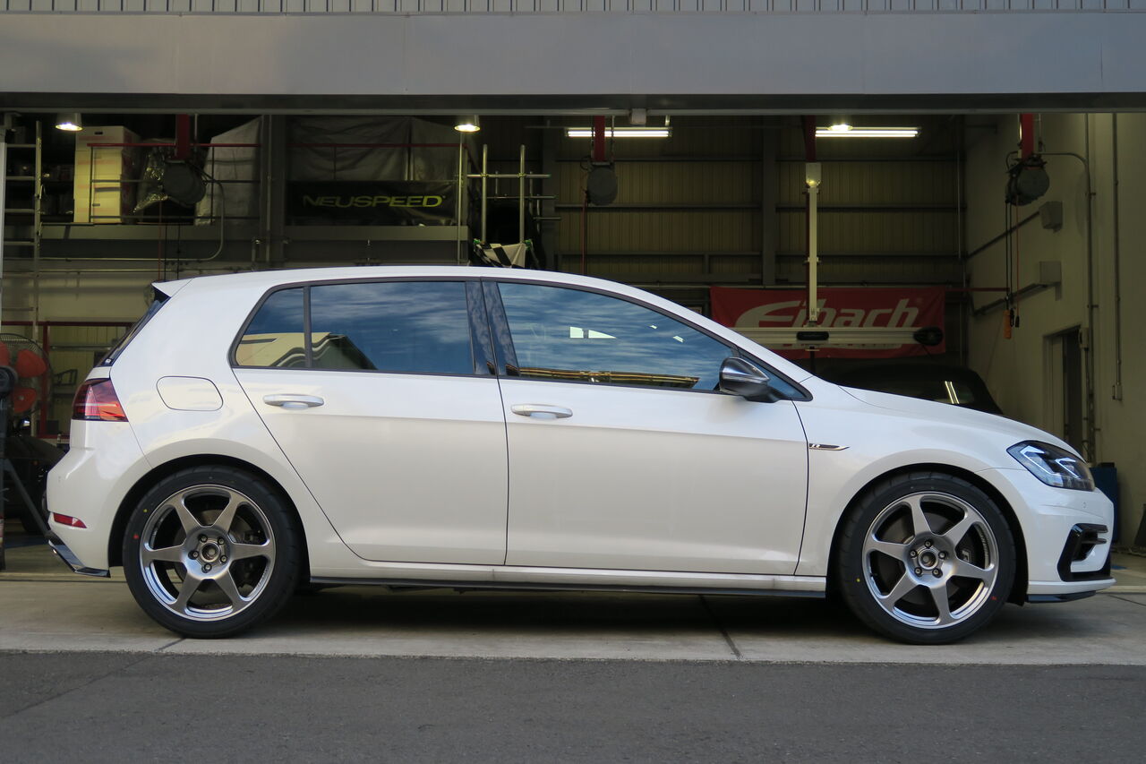 イシカワエンジニアリング スタッフブログ:VW GOLF7.5 R × NEUSPEED RSe06 18x8.5+45 Hyper Black