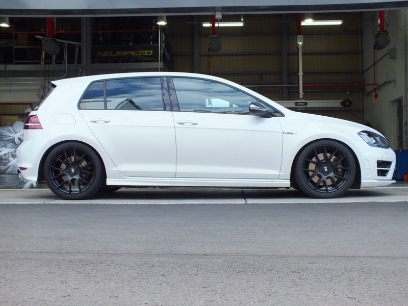 イシカワエンジニアリング スタッフブログ:GOLF7 R × NEUSPEED RSe12 + MICHELIN PSS