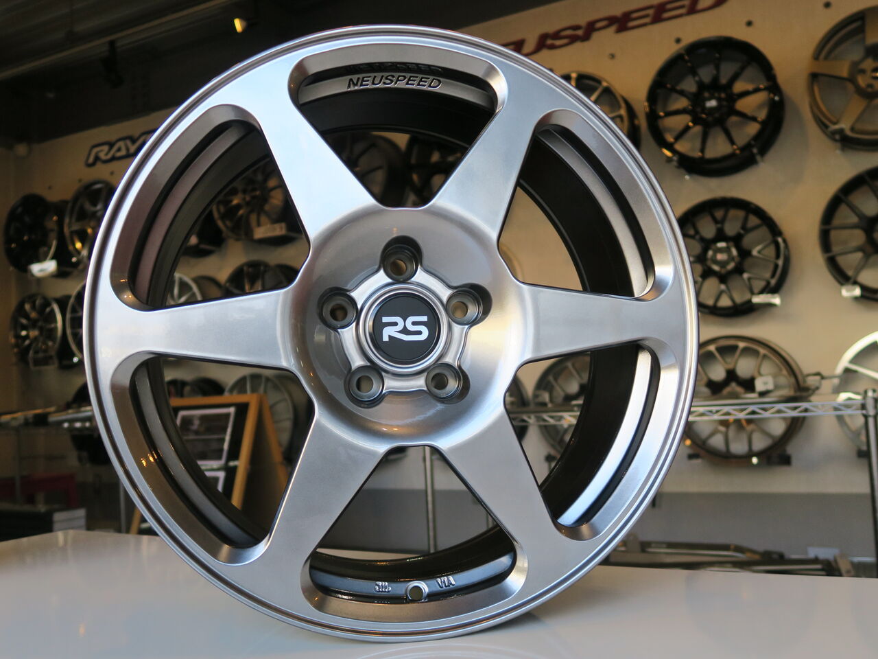 イシカワエンジニアリング スタッフブログ:NEUSPEED RSe06 Light Weight Wheel 18inch 初入荷!!