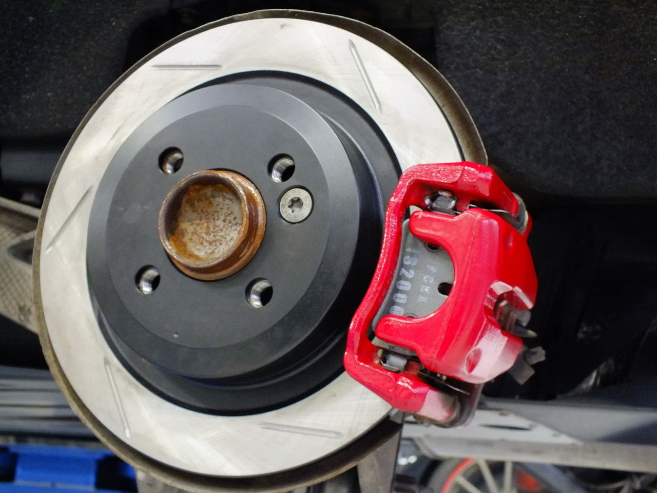イシカワエンジニアリング スタッフブログ:R56 JCW × iSWEEP BRAKE PAD IS2000 & NM Performance ...