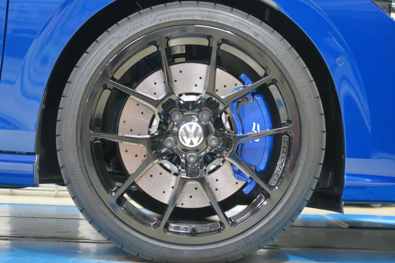 イシカワエンジニアリング スタッフブログ:VW GOLF8 R × NEUSPEED Light Weight Wheel RSe10