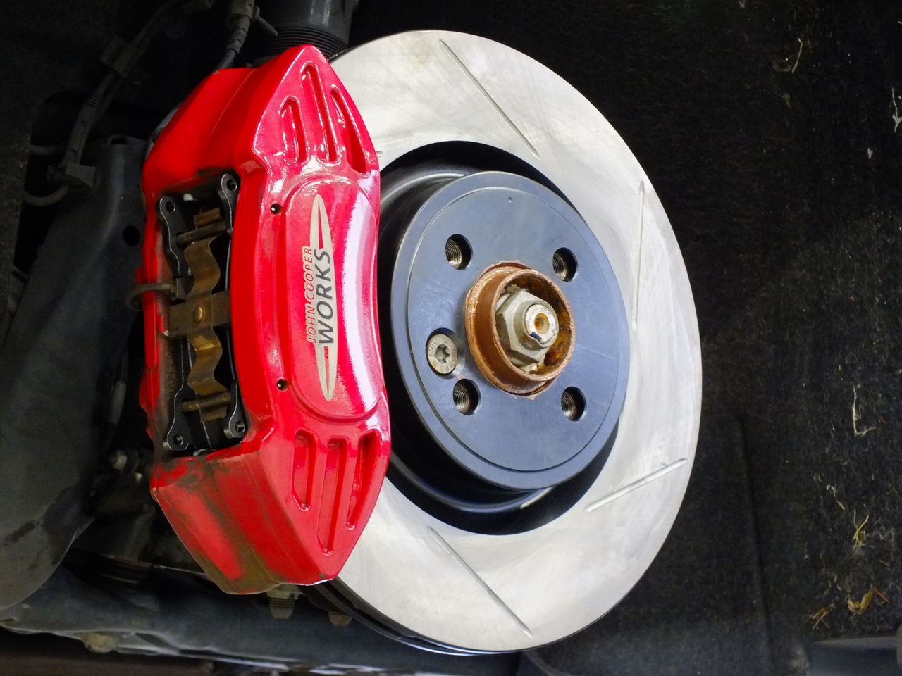 イシカワエンジニアリング スタッフブログ:R56 JCW × iSWEEP BRAKE PAD IS2000 & NM Performance ...