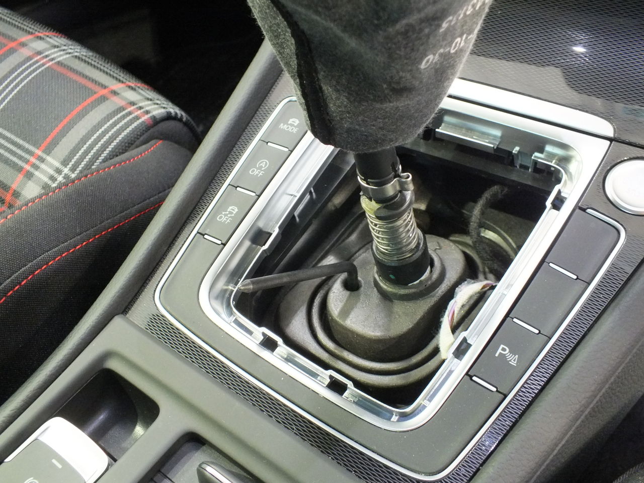 イシカワエンジニアリング スタッフブログ:GOLF7 GTI × NEUSPEED Short Shift Kit