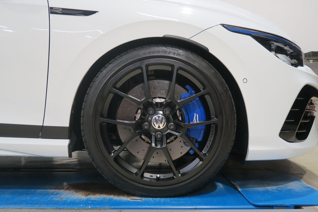 イシカワエンジニアリング スタッフブログ:VW GOLF8 R × NEUSPEED Light Weight Wheel RSe10