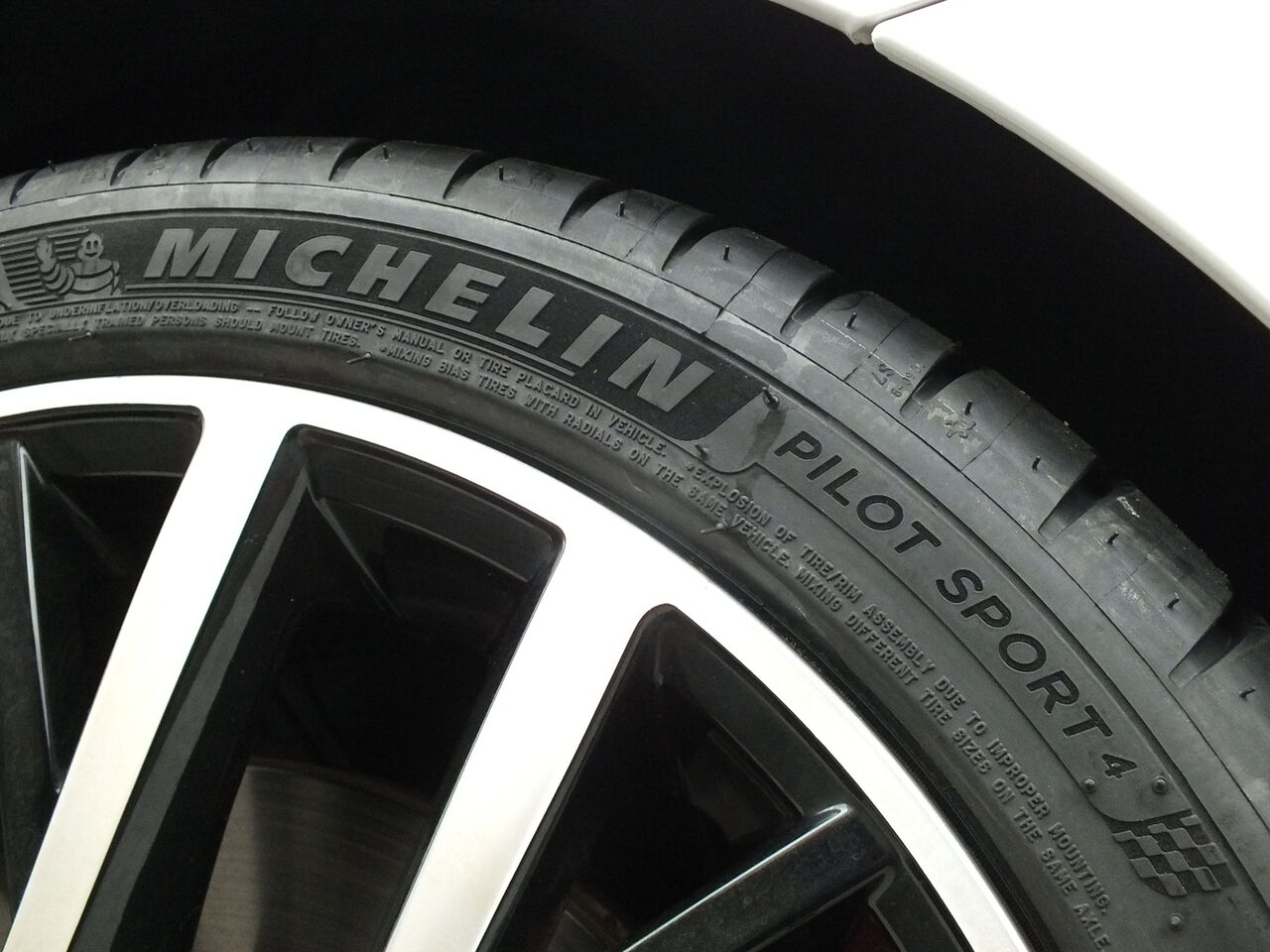 イシカワエンジニアリング スタッフブログ:VW POLO(6C)GTI × MICHELIN Pilot Sport 4