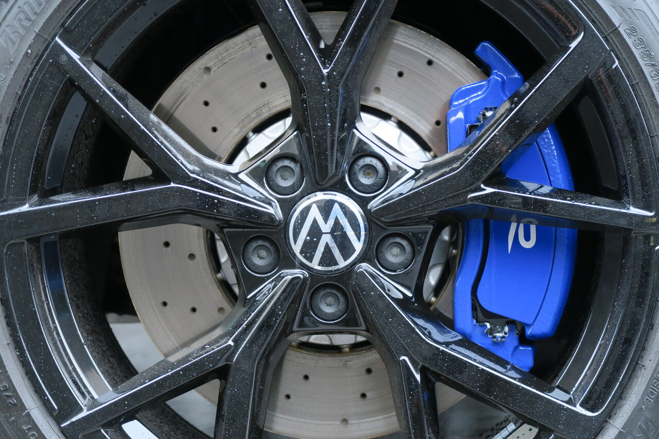 イシカワエンジニアリング スタッフブログ:VW GOLF8 R × iSWEEP Brake Pad IS1500