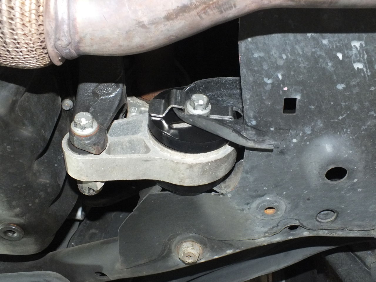 イシカワエンジニアリング スタッフブログ:R56 Cooper S × NM Engineering Engine Torque Arm Insert