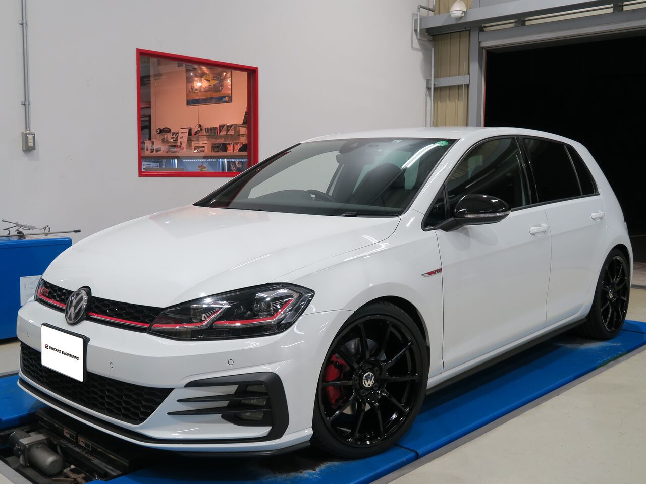 イシカワエンジニアリング スタッフブログ:VW GOLF7.5 GTI × NEUSPEED RSe102 19×8.0J+45 Gloss ...