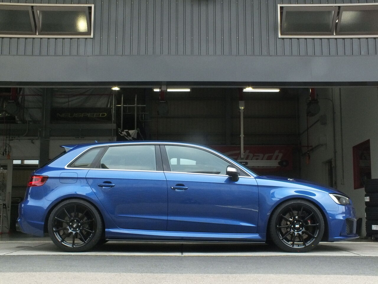 イシカワエンジニアリング スタッフブログ:AUDI RS3 × NEUSPEED RSe102 + ADVAN Sport V105 ...