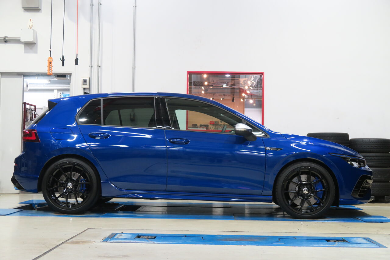 イシカワエンジニアリング スタッフブログ:VW GOLF8 R × NEUSPEED Light Weight Wheel RSe10