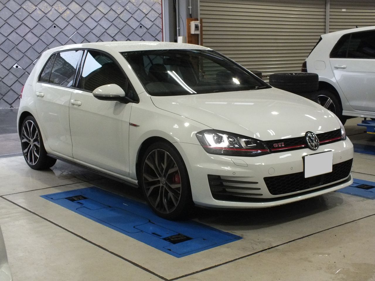 イシカワエンジニアリング スタッフブログ:GOLF7 GTI Performance × BREX ULTRA Blighter 107 6800K