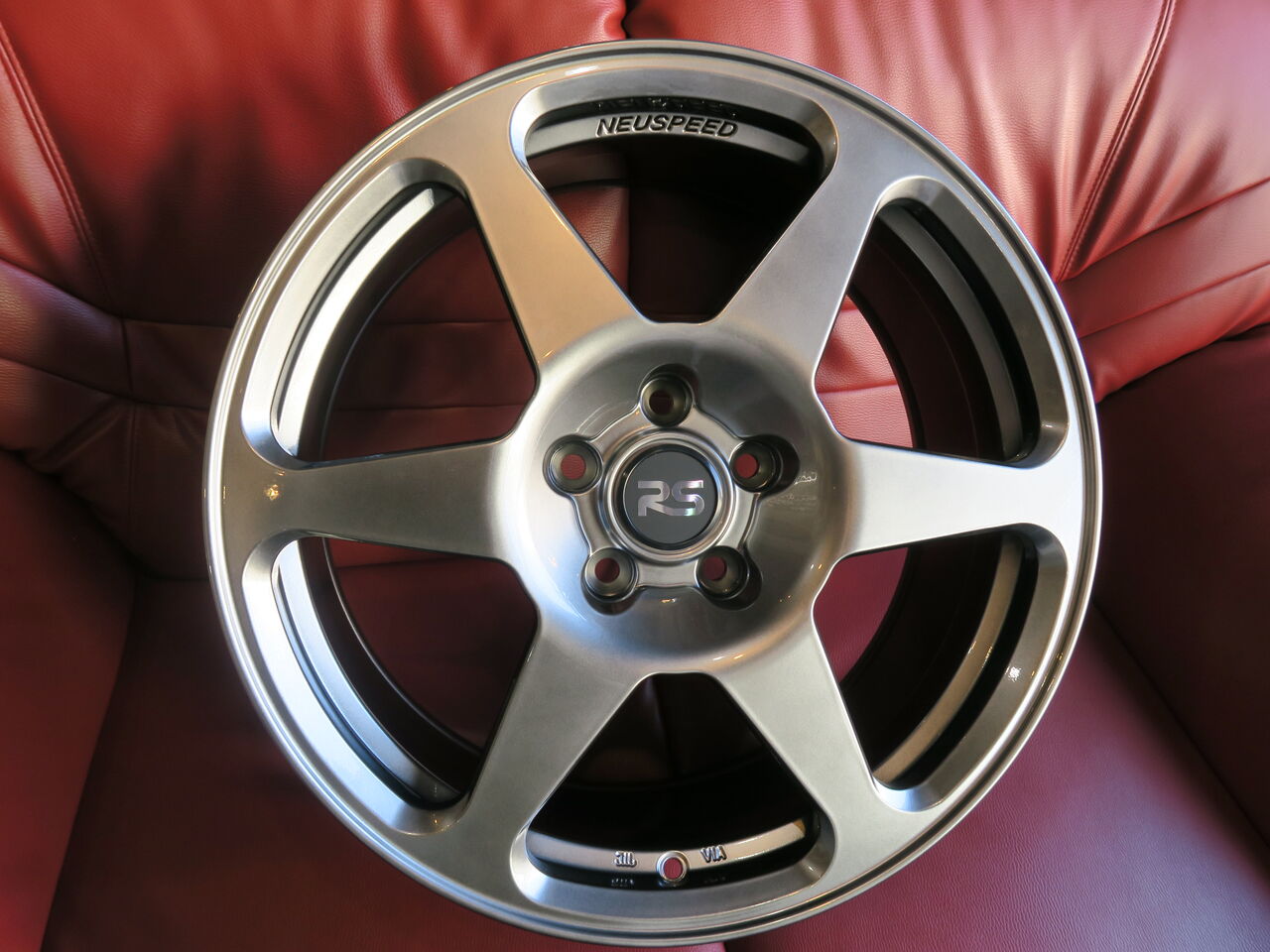 イシカワエンジニアリング スタッフブログ:NEUSPEED RSe06 Light Weight Wheel 18inch 初入荷!!