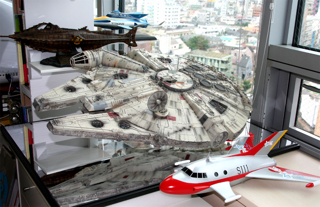 Master Replicas Inc の、Millennium Falcon Studio Scale : 特撮 プロップス 倉庫